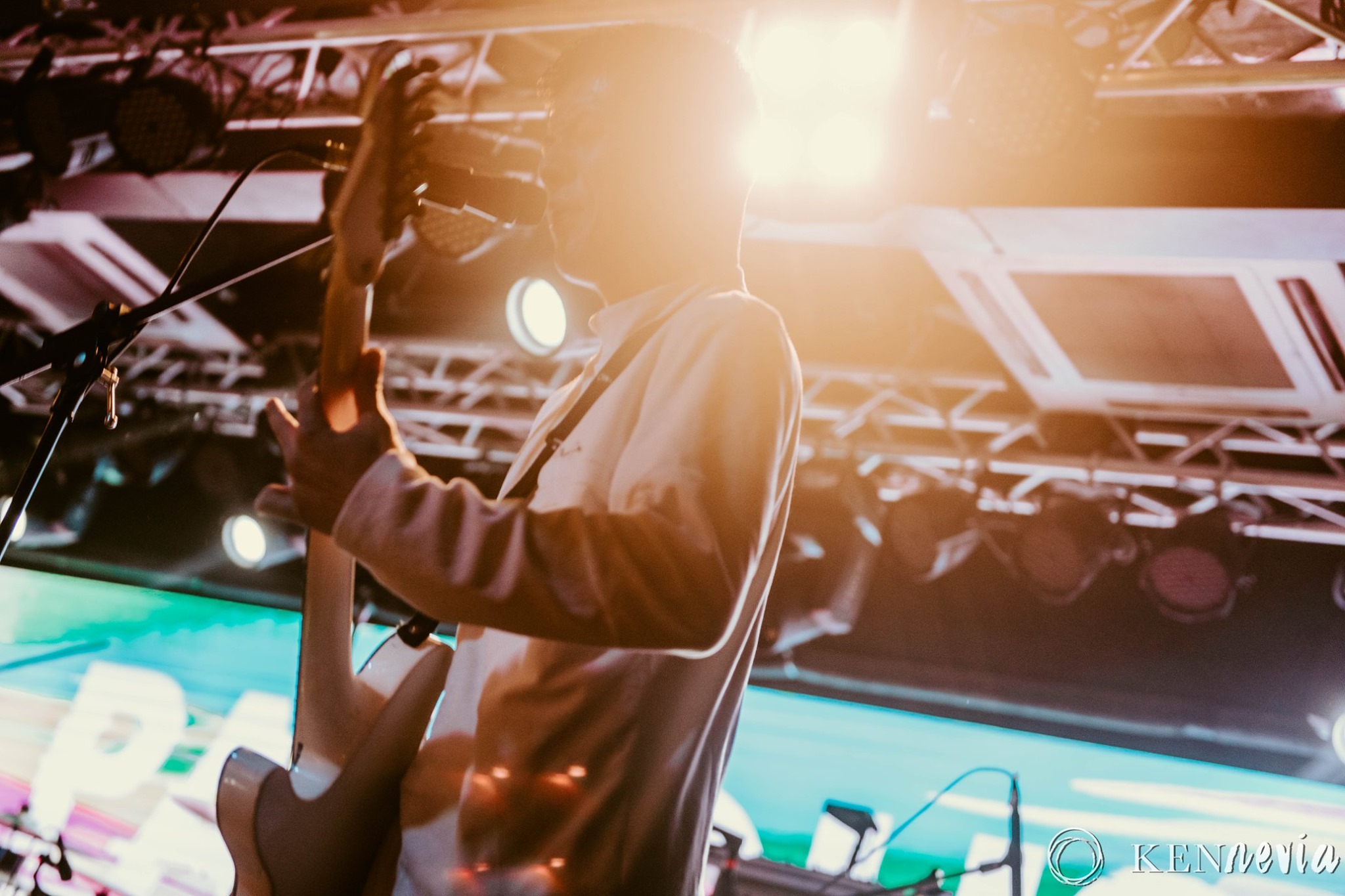 coldrain (2019) – Neon Lit